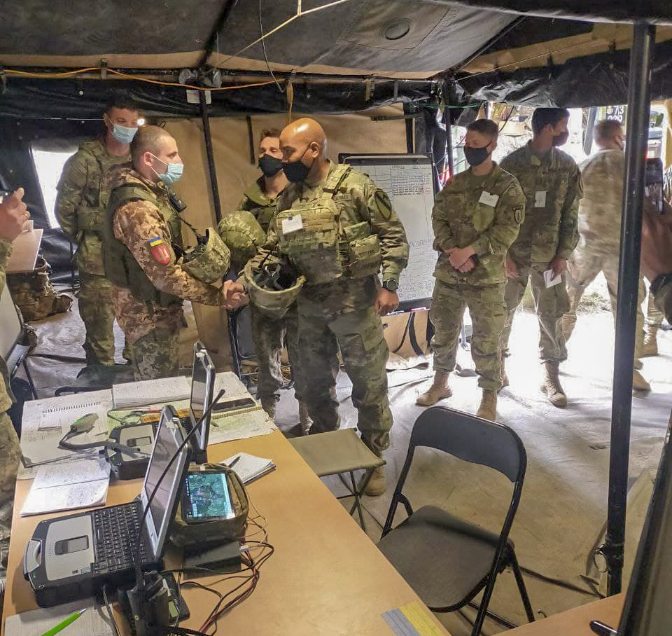 The commander of the 1st US Cavalry Division and the commander of NATO ...